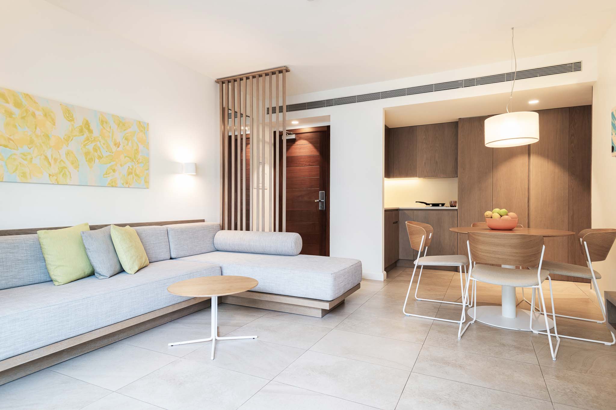 Rooms of Inturotel's Esmeralda Park Hotel