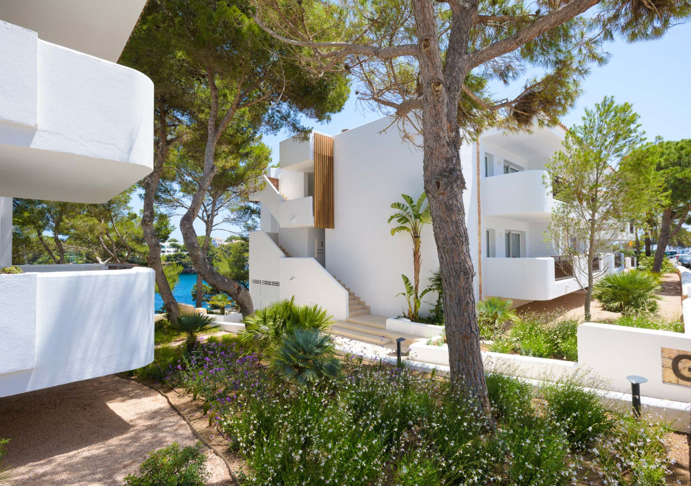 Exclusive beachfront villas and apartments at Cala d'Or - Mallorca ...