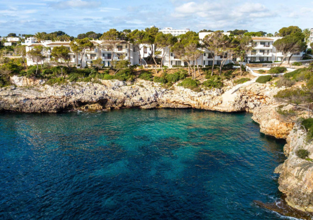 Exclusive beachfront villas and apartments at Cala d'Or - Mallorca ...